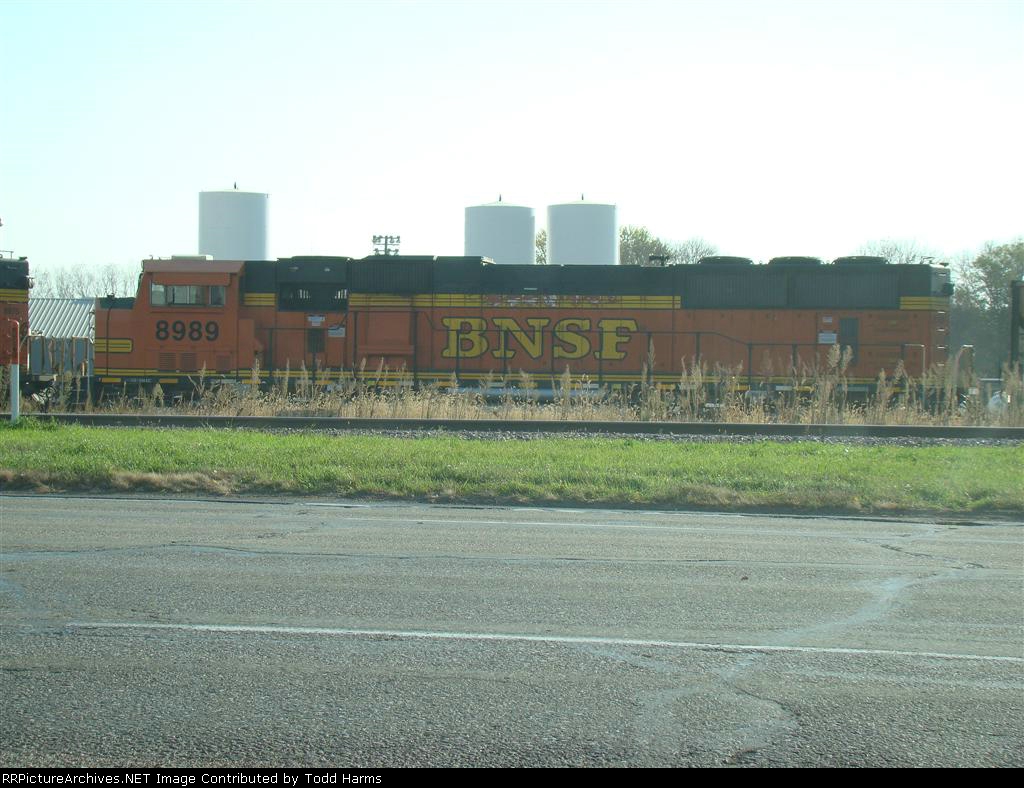 BNSF 8989